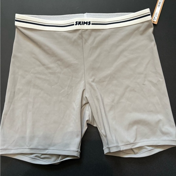 SKIMS | Shorts | New With Tags Skims Fits Everybody Logo Bike Short ...